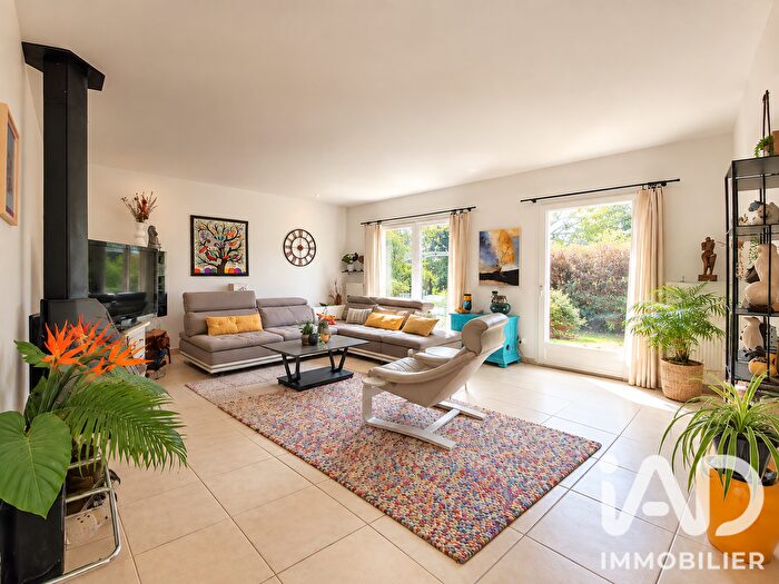 Maison 7 pièces à Le Mesnil-Saint-Denis, à vendre