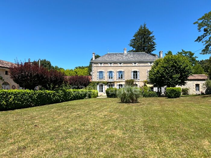 Montguyon - Maison 7 pièces à vendre