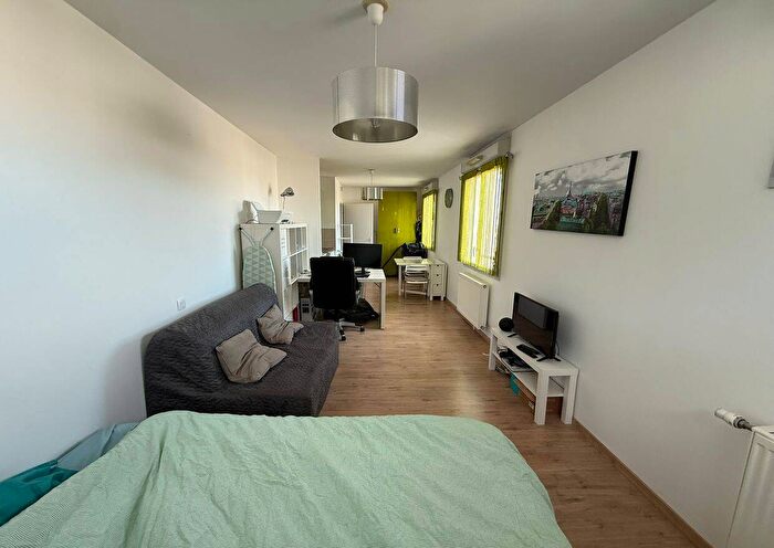 Appartement à louer - Barbâtre-Saint Remy-Verrerie, Reims - 1 pièce