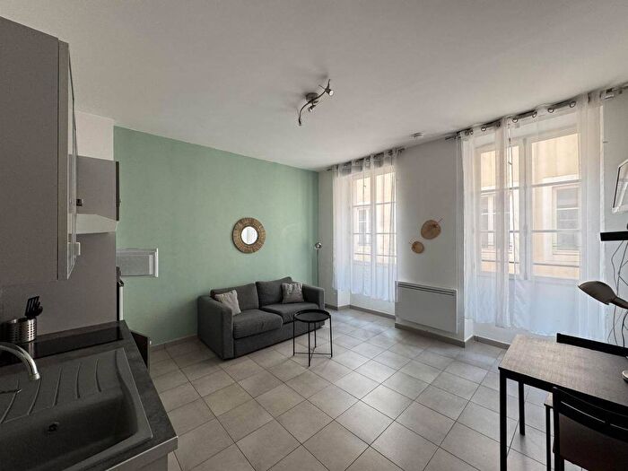 Appartement à louer - Les Grandes Carmes, Marseille ème - 2 pièces - 1 chambre