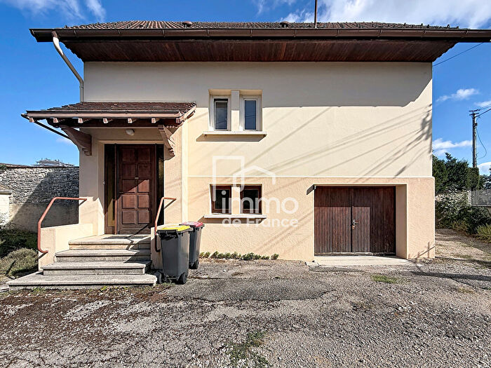 Maison 4 pièces à Oyonnax, Centre-ville, Niermes, Geilles, Croix Rousse, à vendre