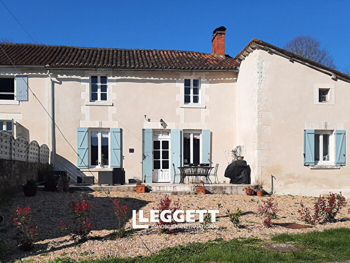 Maison à vendre - Aubeterre-sur-Dronne - 6 pièces - 4 chambres