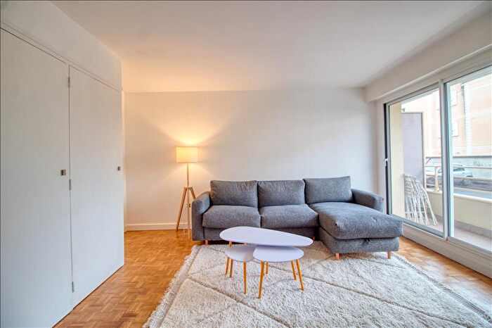 Appartement à louer - Rueil-Malmaison, Plaine Gare - 1 pièce