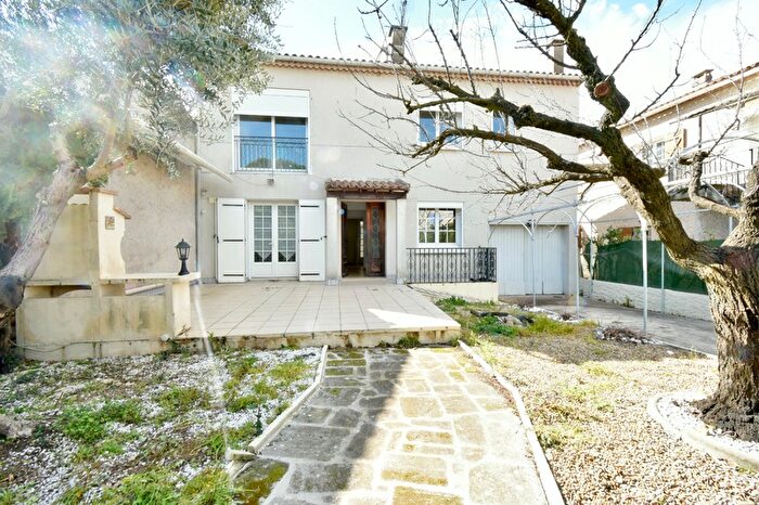 Maison à vendre - Fontvieille - 6 pièces - 3 chambres