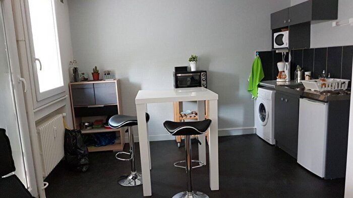 Appartement à louer - Colline des Pères-Tardy, Saint-Étienne - 2 pièces - 1 chambre