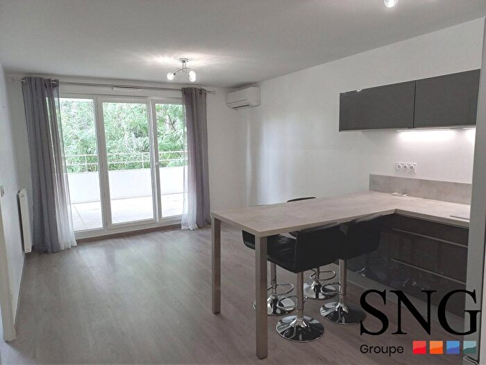 Appartement à louer - Sud Est Ouest, Pélissanne - 2 pièces - 1 chambre