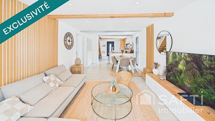 Saint-Aubin-de-Médoc : Maison 5 pièces à vendre