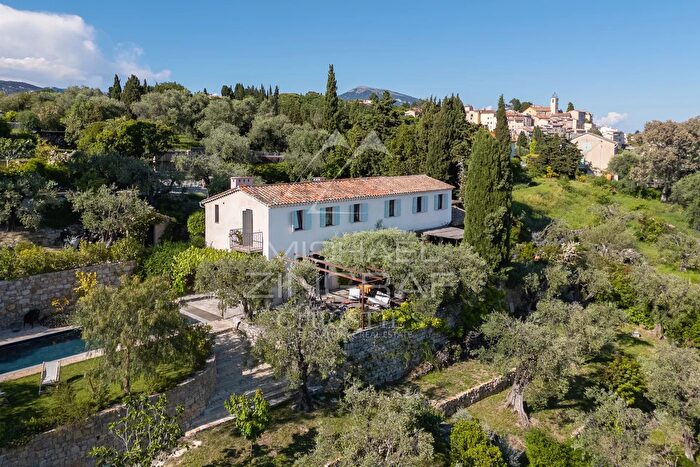 Maison à vendre - Châteauneuf-Grasse - 7 pièces - 5 chambres