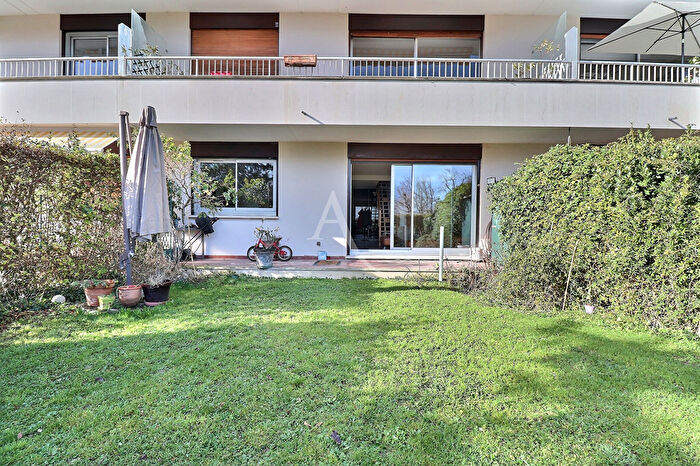 Appartement à vendre - Le Mesnil-le-Roi - 3 pièces - 2 chambres