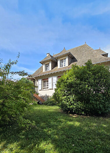 Maison à vendre - Naucelles - 7 pièces - 5 chambres