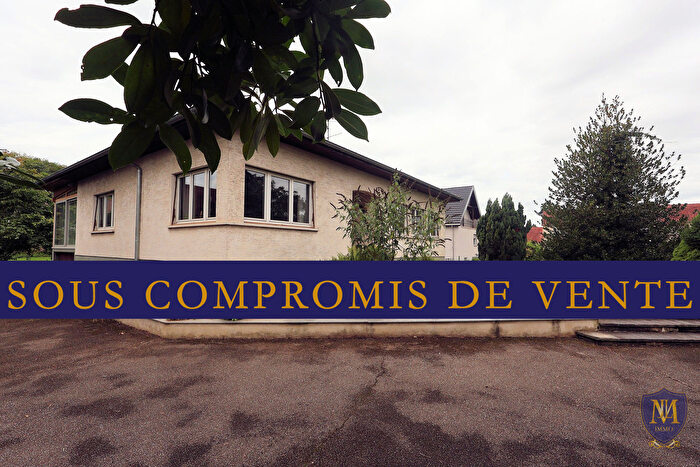 Maison à vendre - Hégenheim - 9 pièces - 4 chambres