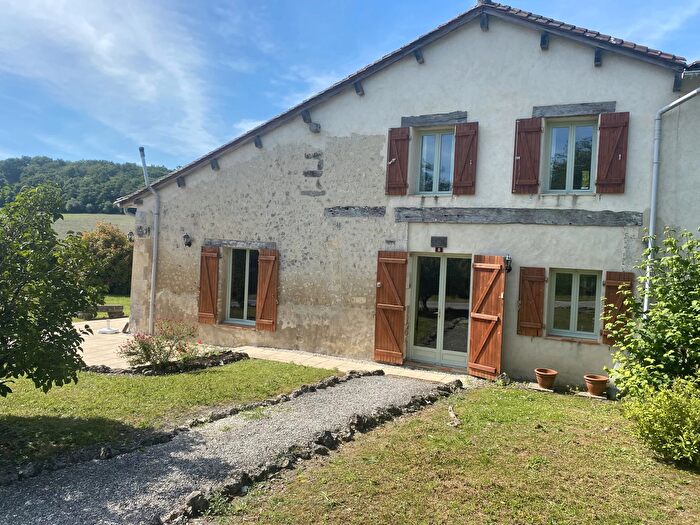 Maison à vendre - Montignac-le-Coq - 4 pièces - 3 chambres