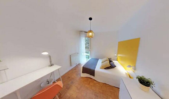 Appartement à louer - La Villette, Lyon ème arrondissement - 6 pièces - 3 chambres