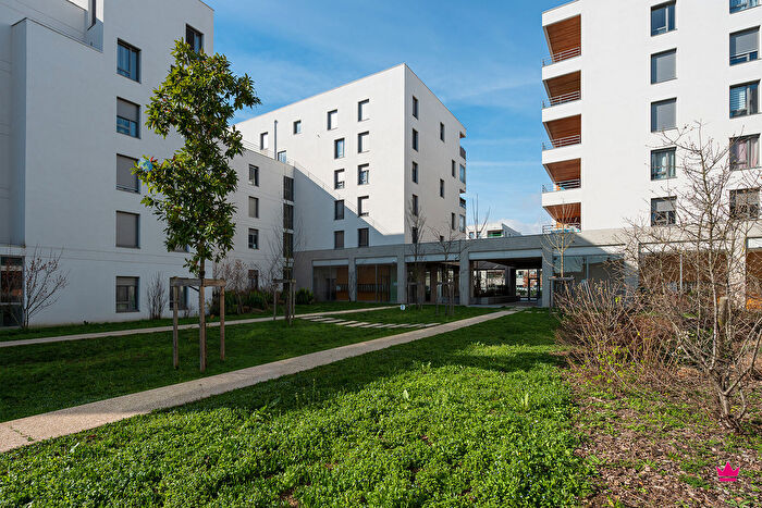 Appartement à vendre - Bron, Bron Piscine, Le Lessivas - 2 pièces - 1 chambre