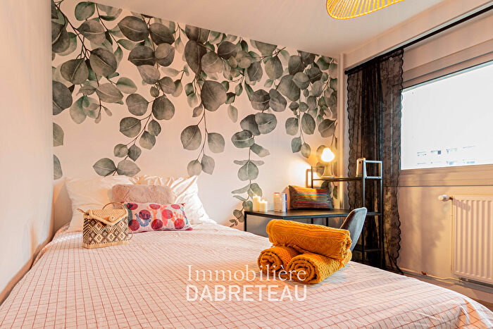 Appartement à louer - Vénissieux, Léo Lagrange, Louis Pergaud - 7 pièces - 1 chambre