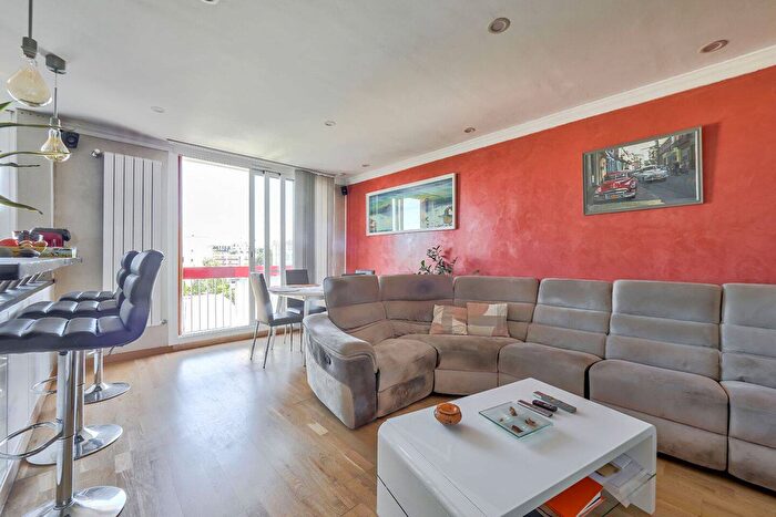 Appartement à louer - Plateau-Grèves-Europe-Gare du Stade-Fossés Jean, Colombes - 4 pièces - 3 chambres