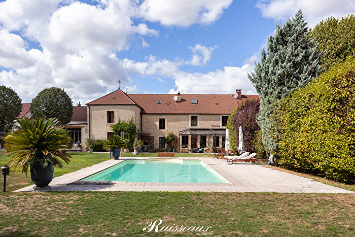 Villecomte : Maison 7 pièces à vendre