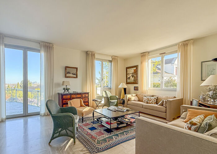 Maison 8 pièces à vendre à Le Mesnil-le-Roi