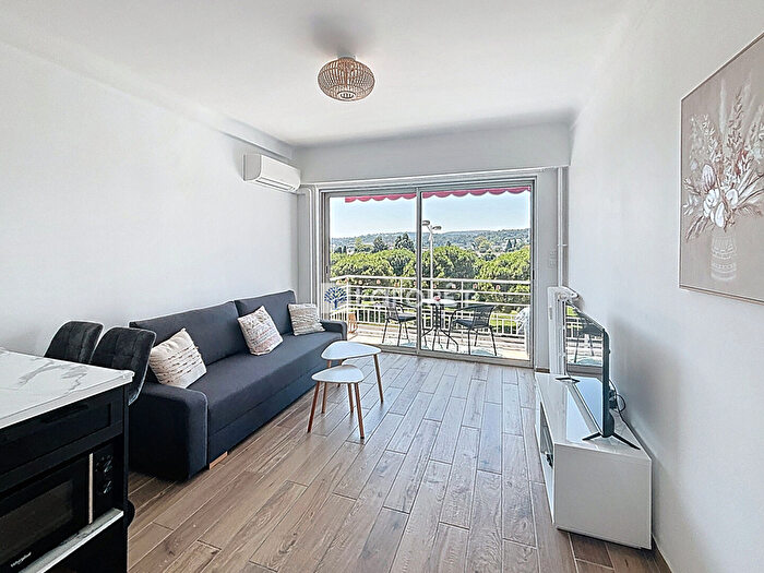Appartement 1 pièce à louer - Cagnes-sur-Mer, La Gare, Les Plans, Hippodrome