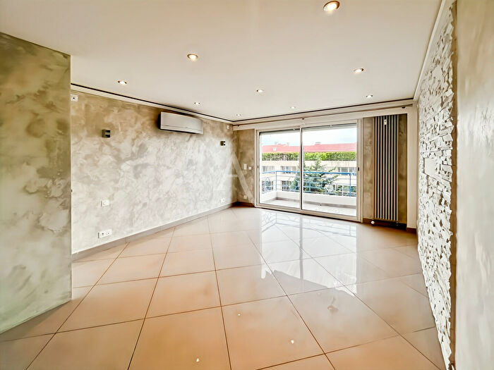 Appartement à louer - Cannes, Petit Juas - 3 pièces - 2 chambres