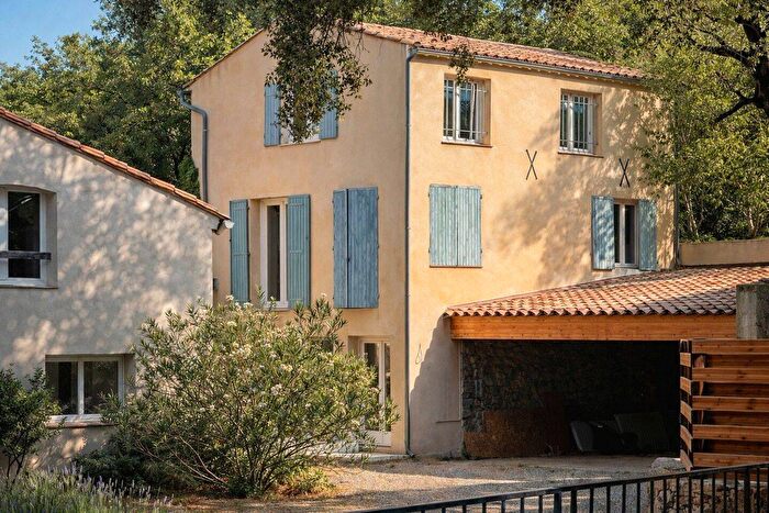 Maison à louer - Peripherie Centre, Saint-Maximin-la-Sainte-Baume - 4 pièces - 3 chambres