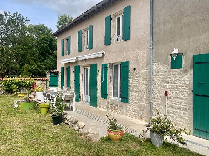 Villefollet : Maison 8 pièces à vendre