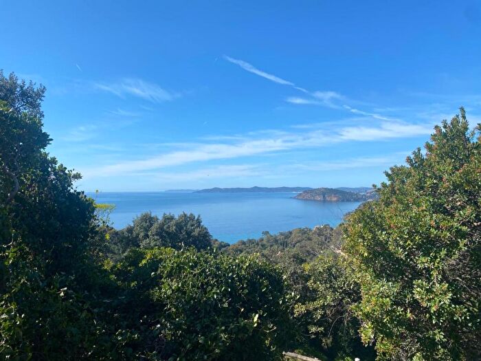 Appartement à louer - Rayol-Canadel-sur-Mer - 3 pièces - 2 chambres