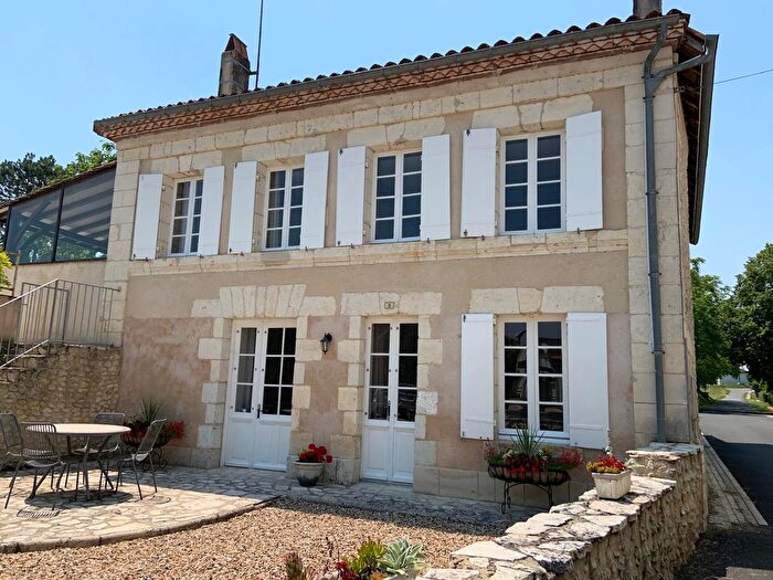 Maison à vendre - Aubeterre-sur-Dronne - 15 pièces - 7 chambres
