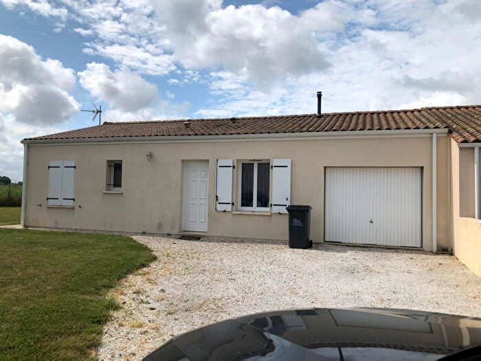 Maison à louer - Saint-Porchaire - 4 pièces - 3 chambres