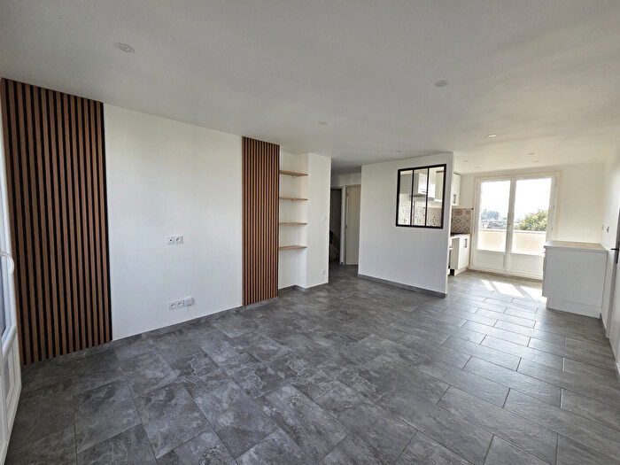 Bourgoin-Jallieu, Pré-Bénit, Quais : Appartement 3 pièces à vendre