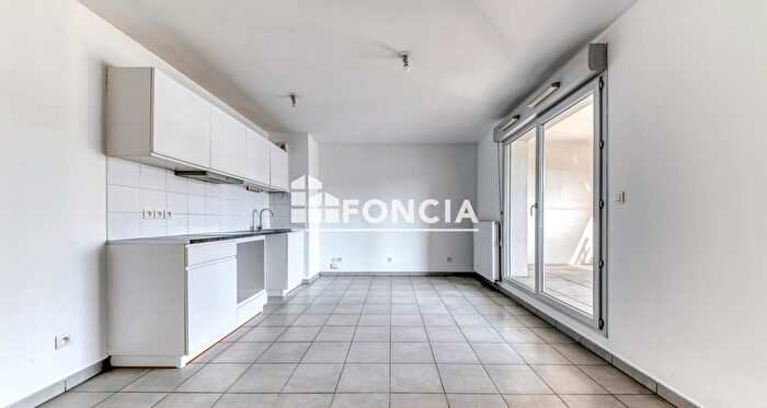 Appartement à vendre - Vénissieux, Joliot Curie - 3 pièces - 2 chambres