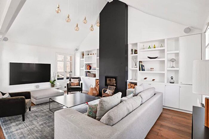 Appartement à louer - Saint Germain des Prés, Paris ème arrondissement - 2 pièces - 1 chambre