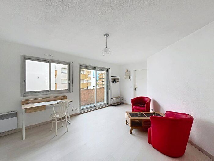 Appartement à louer - Le Hameau, Pau - 2 pièces - 1 chambre