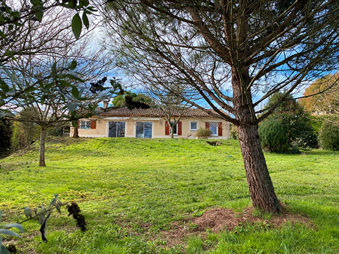 Maison à vendre - Saint-Aubin-de-Branne - 5 pièces - 4 chambres