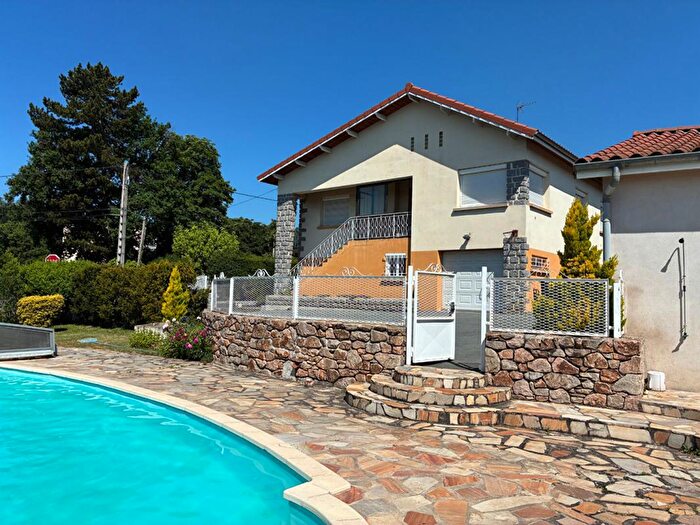 Maison 10 pièces à Unieux, à vendre