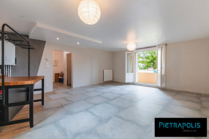 Appartement à vendre - Neuville-sur-Saône - 4 pièces - 3 chambres