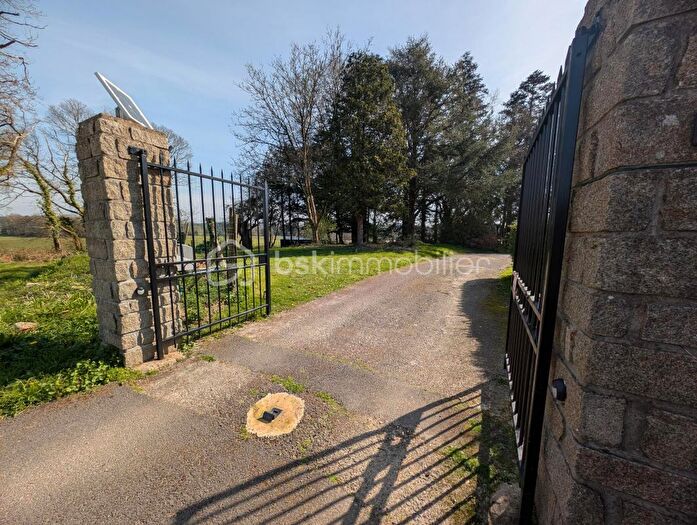 Maison à vendre - Lanvaudan - 6 pièces - 4 chambres