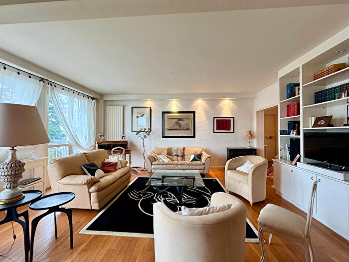 Appartement à vendre - Laval, Pavement - 6 pièces - 2 chambres