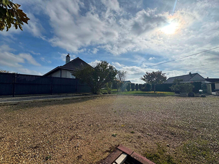 Maison à vendre - Seiches-sur-le-Loir - 4 pièces - 3 chambres