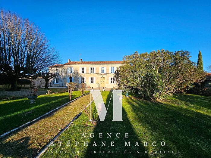 Maison 10 pièces à Saint-Jean-d'Angély, à vendre