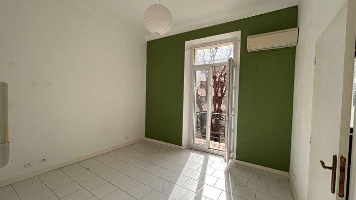 Appartement à louer - Vieille Ville, Hyères - 3 pièces - 2 chambres