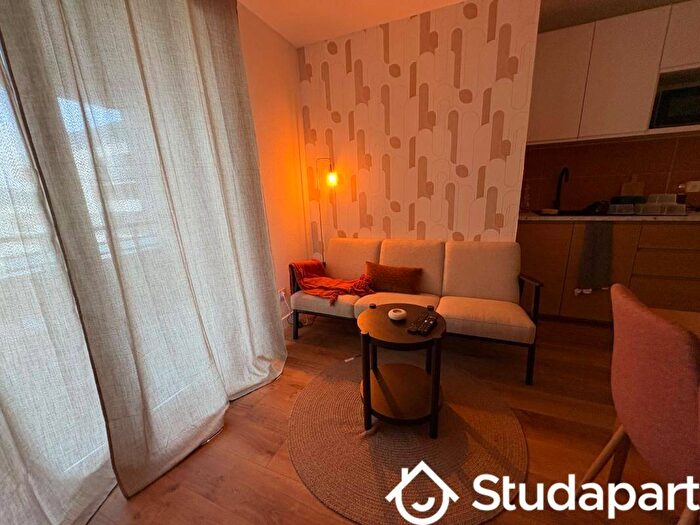 Appartement à louer - Zone Industrielle Quatre Pavillons-La Gardette, Lormont - 1 pièce - 1 chambre