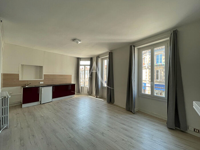 Fontenay-le-Comte, Centre-ville, Les Loges, La Pommeraie, La Sablière : Appartement 1 pièce à louer