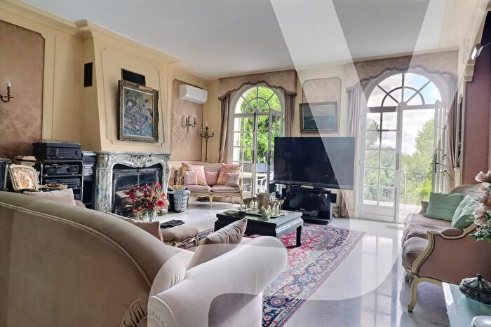 Maison à vendre - Fontenay-sous-Bois, Centre-ville - 11 pièces - 1 chambre