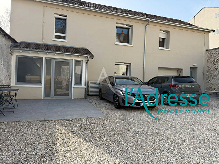 Maison à vendre - Champs-sur-Marne, Centre-ville - 7 pièces - 5 chambres