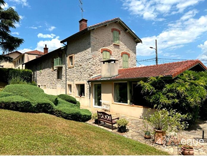 Maison à vendre - Saint-Martin-la-Plaine - 10 pièces - 6 chambres