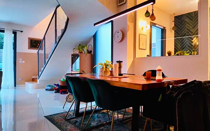 Maison à vendre - Mérignac, Arlac - 5 pièces - 4 chambres