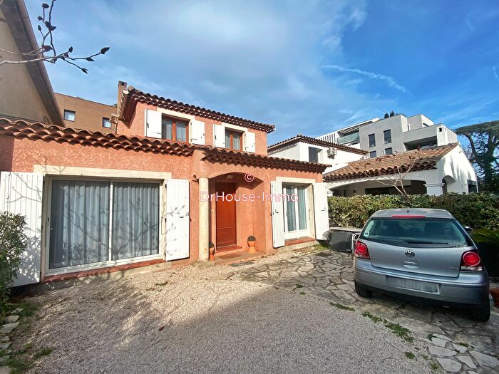 Maison à vendre - Marseille e , Mazargues - 5 pièces - 4 chambres