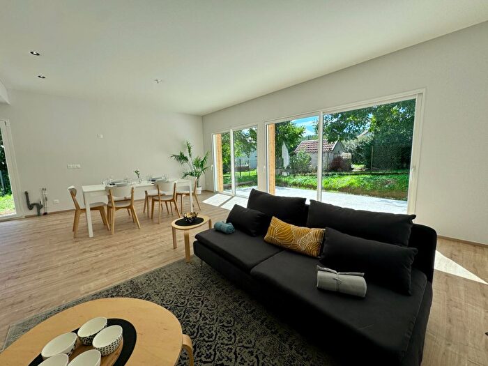 Maison à vendre - Pugey - 5 pièces - 4 chambres