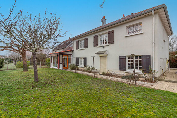Nouan-le-Fuzelier : Maison 7 pièces à vendre